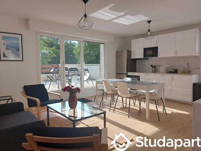 Appartement à louer - Nesles Nord, Champs-sur-Marne - 1 pièce - 5 chambres