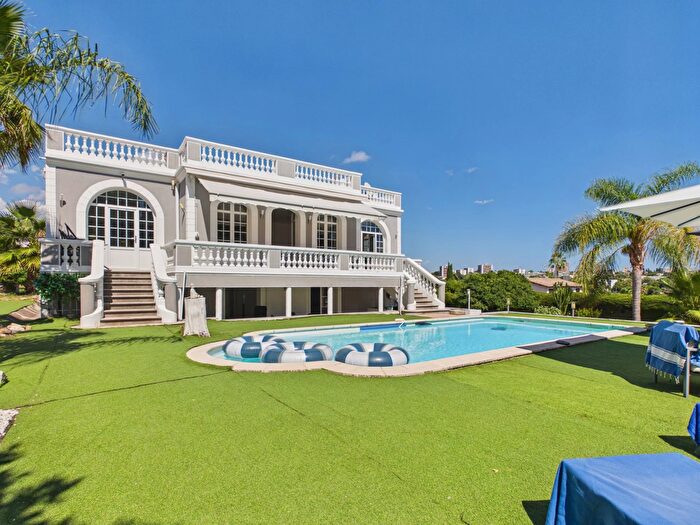 Antibes, Antibes-les-Pins, Trianon, Le Fournel, Peyregoue : Maison 6 pièces à vendre
