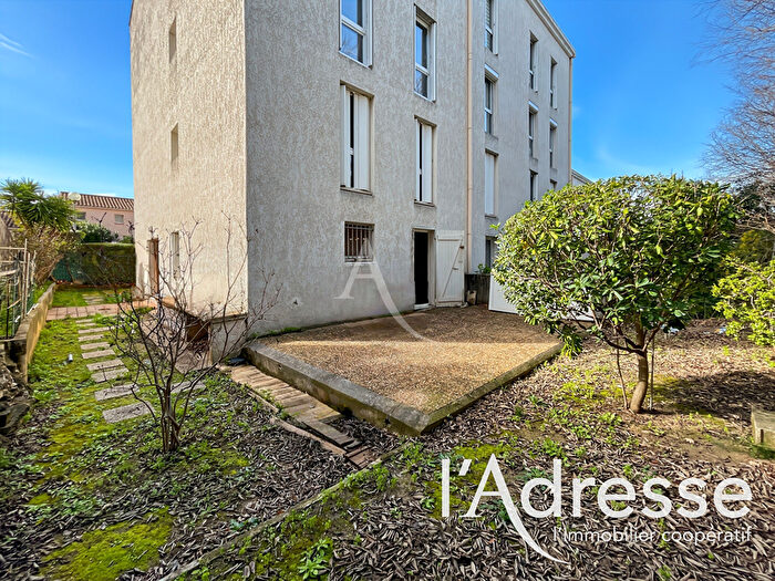 Appartement à vendre - Marseille e , Saint-Tronc - 2 pièces - 1 chambre