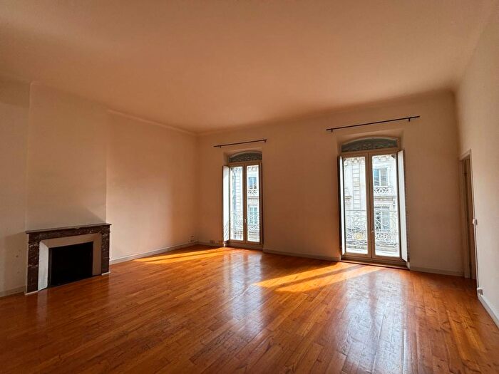 Appartement à louer - Avignon, Palais des Papes, Zone Piétonne - 5 pièces - 4 chambres