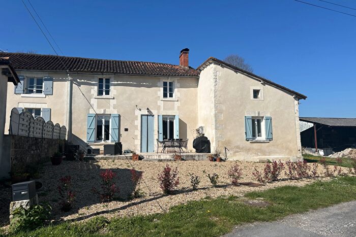 Maison à vendre - Aubeterre-sur-Dronne - 7 pièces - 4 chambres