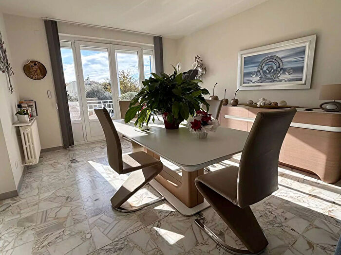 Maison à vendre - Saint-Martin-de-Crau - 6 pièces - 3 chambres