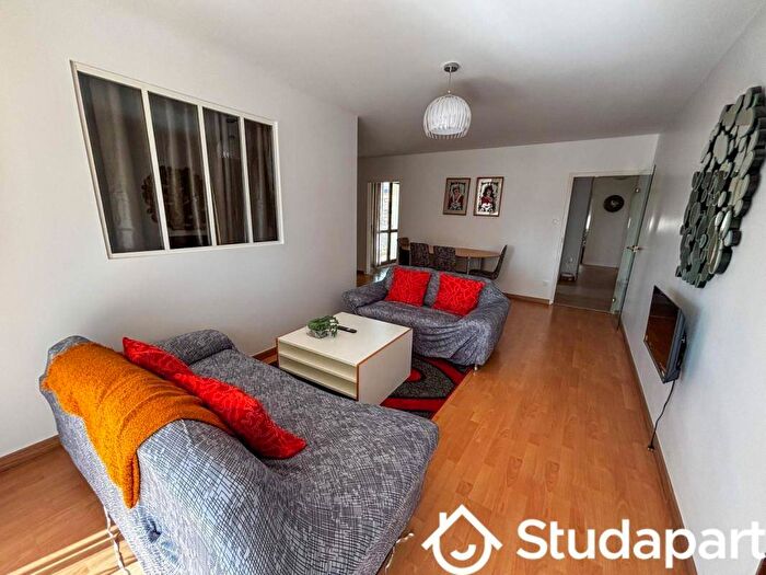 Appartement à louer - Neudorf Sud Centre, Strasbourg - 1 pièce - 3 chambres