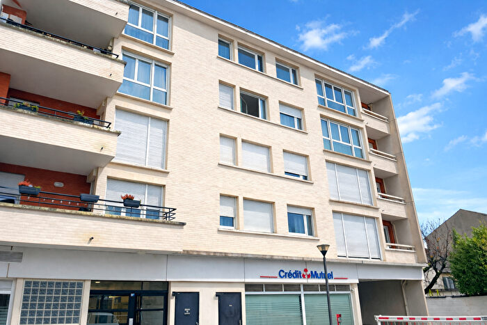 Neuilly-sur-Marne, Carnot, République : Appartement 2 pièces à vendre