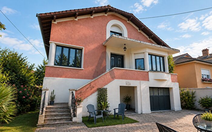 Maison 6 pièces à Champagne-au-Mont-d'Or, à vendre