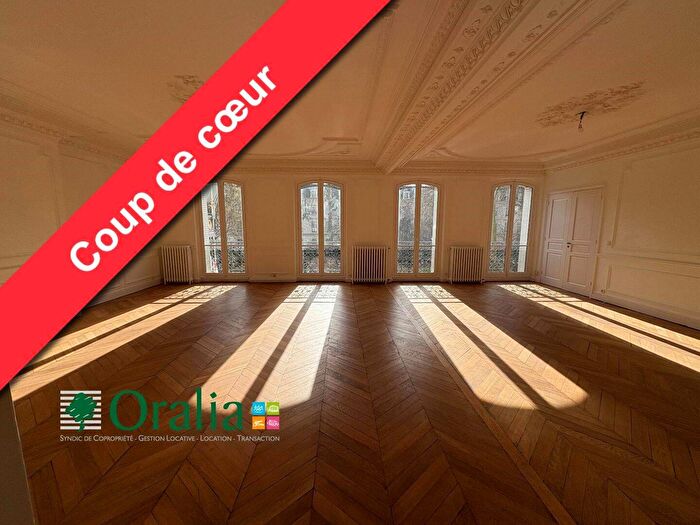 Appartement à louer - Mairie, Paris ème arrondissement - 6 pièces - 4 chambres