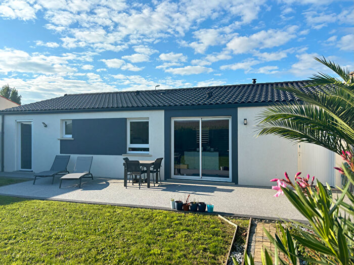 Maison à vendre - Tonnay-Charente - 4 pièces - 3 chambres