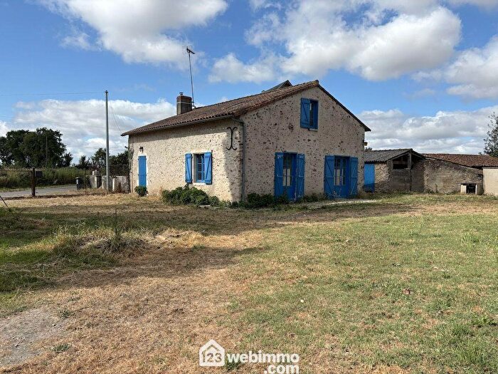 Maison à vendre - La Puye - 4 pièces - 2 chambres