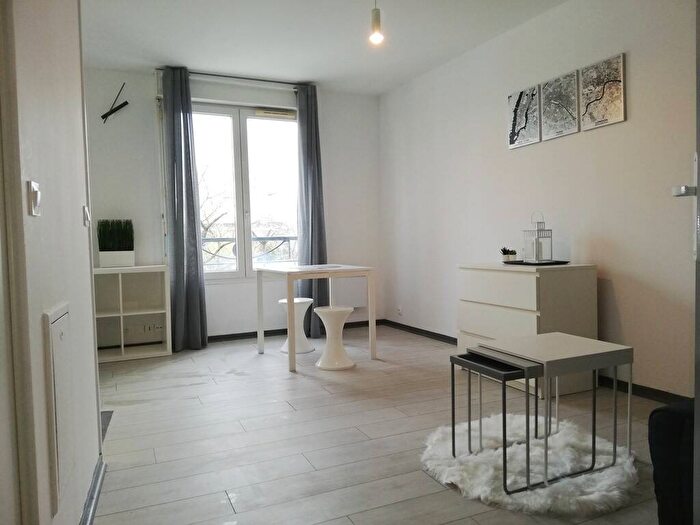 Appartement à louer - Le Point du Jour-Centre Gare, Cergy - 1 pièce