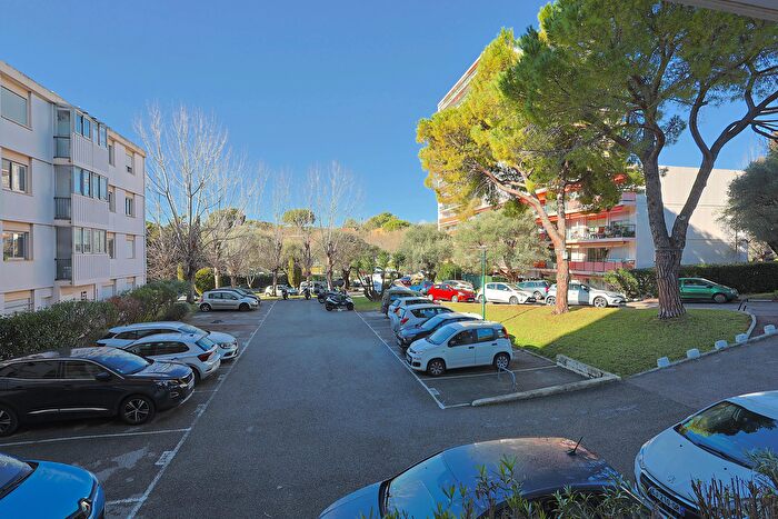 Appartement à vendre - Antibes, Antibes-les-Pins, Trianon, Le Fournel, Peyregoue - 2 pièces - 1 chambre