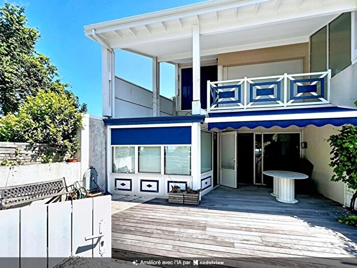 Andernos-les-Bains, Broustey, Falgouët : Appartement 4 pièces à vendre