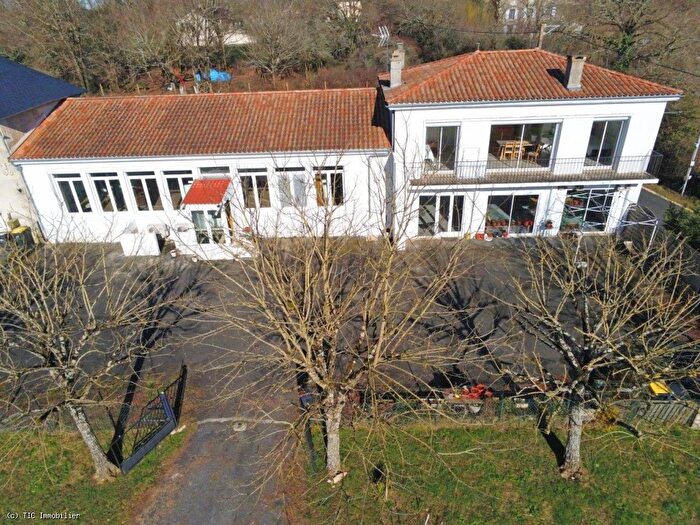 Maison 6 pièces à Civray, à vendre