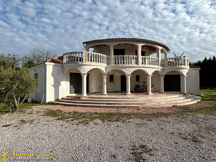 Maison à vendre - Puy-Guillaume - 5 pièces - 4 chambres