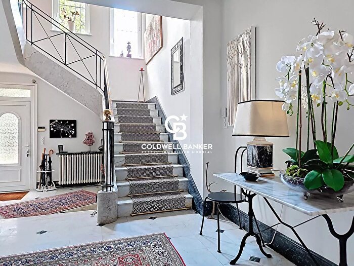 Maison à vendre - Roullet-Saint-Estèphe - 8 pièces - 5 chambres