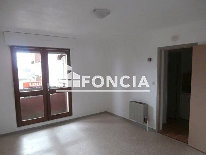 Ouest-Centre Ville, Saint-Pierre-du-Mont : Appartement 1 pièce à louer