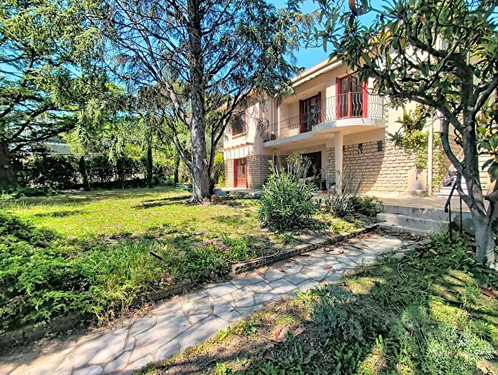 Villeneuve-lès-Avignon, Le Grès, Perrières : Maison 5 pièces à vendre
