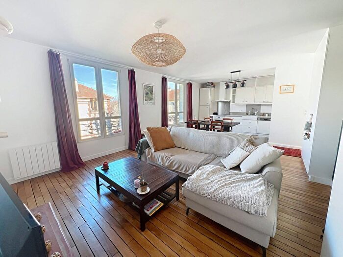 Appartement à louer - Maisons-Alfort - 4 pièces - 2 chambres