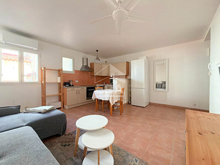 Appartement à louer - Pertuis, Centre-ville, Fours à Chaux, Claret - 3 pièces - 2 chambres