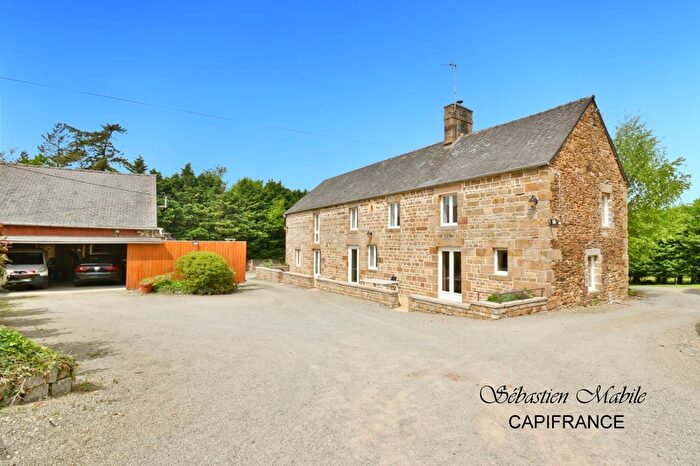 Maison à vendre - Sougéal - 8 pièces - 6 chambres