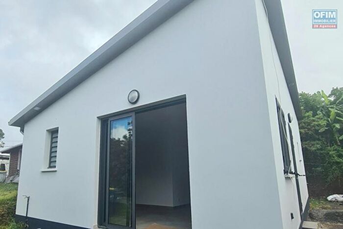 Maison à louer - Sainte-Suzanne - 4 pièces - 3 chambres