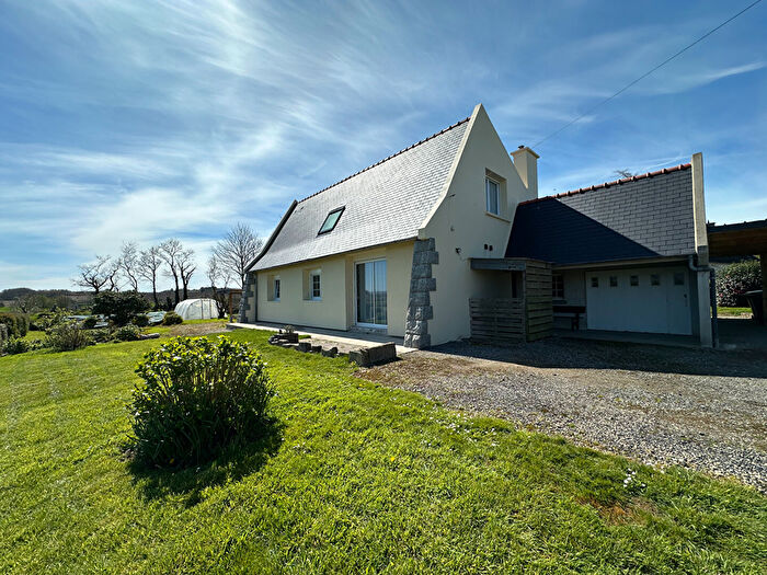 Maison 6 pièces à Lampaul-Guimiliau, à vendre