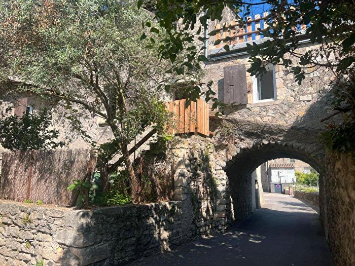 Maison 3 pièces à louer à Baix