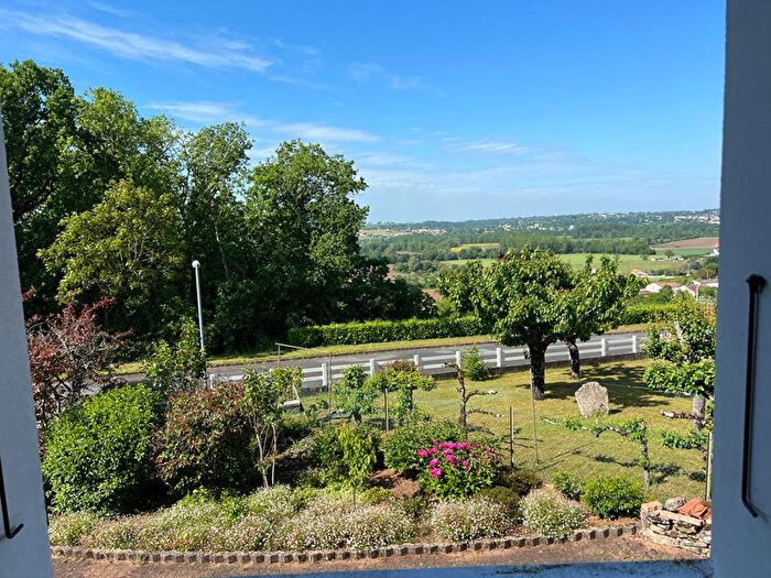 Maison à vendre - Nanteuil - 5 pièces - 3 chambres