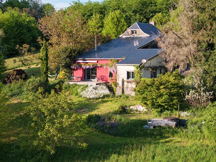 Maison à vendre - La Salvetat-Peyralès - 9 pièces - 5 chambres