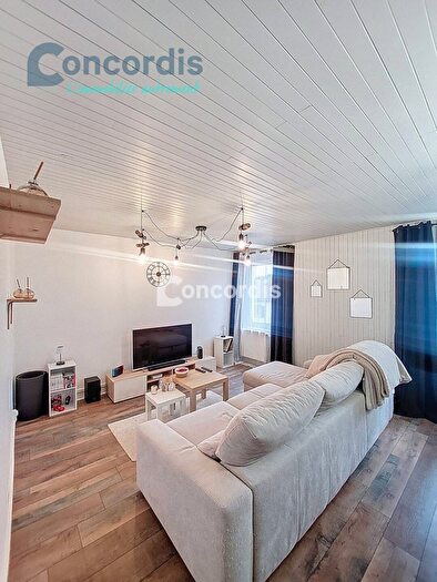 Maison à louer - Lépanges-sur-Vologne - 5 pièces - 3 chambres