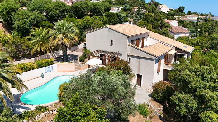 Roquebrune-sur-Argens, Les Terrasses - Maison 6 pièces à vendre