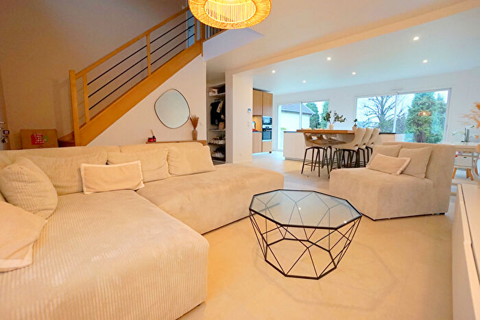 Maison à vendre - Issou - 6 pièces - 4 chambres