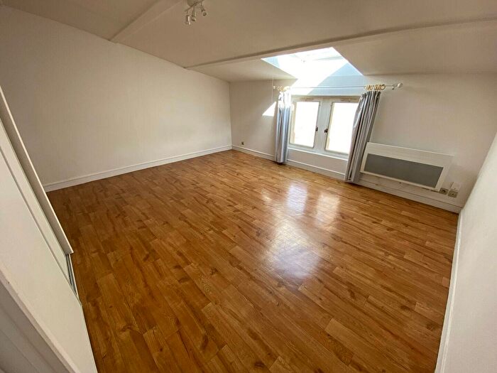 Appartement à louer - Trois Quartiers-Centre Ville, Poitiers - 1 pièce