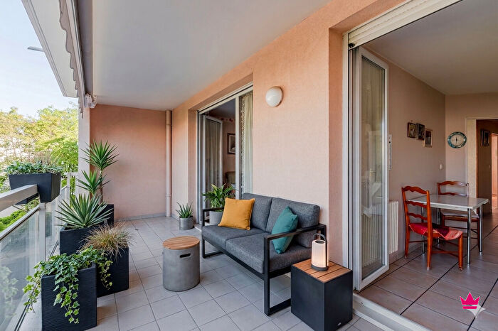 Appartement à vendre - Décines-Charpieu, Centre-ville - 3 pièces - 2 chambres