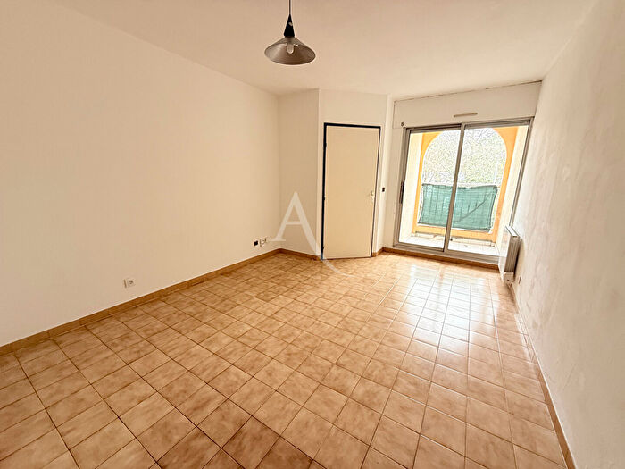 Nîmes, Tour Magne : Appartement 1 pièce à louer