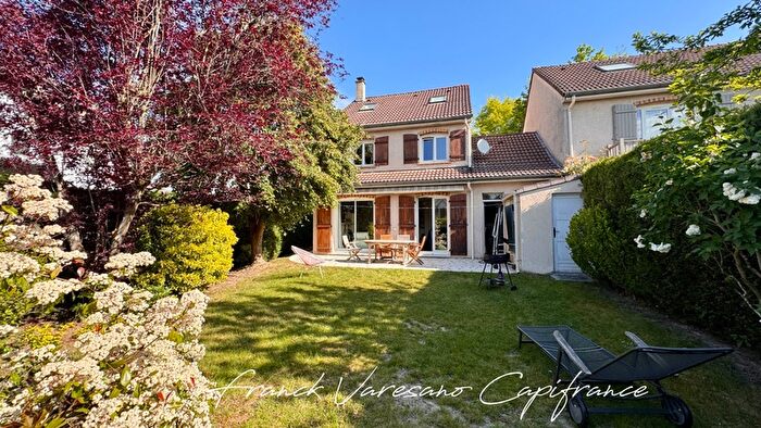 Noisy-le-Roi : Maison 6 pièces à vendre