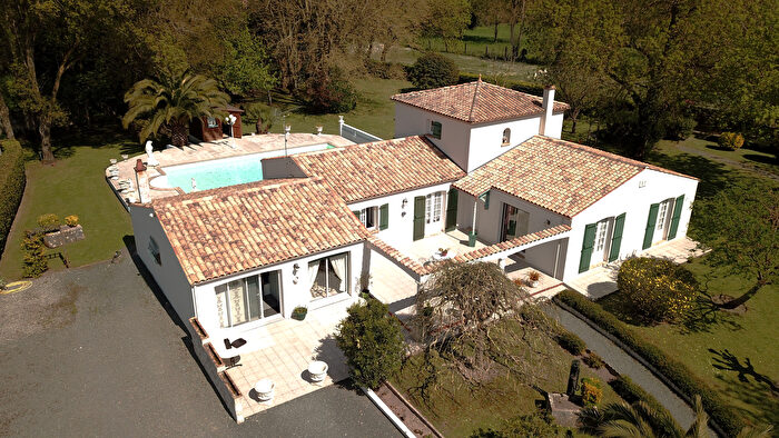 Maison à vendre - Aigrefeuille-dAunis - 7 pièces - 3 chambres