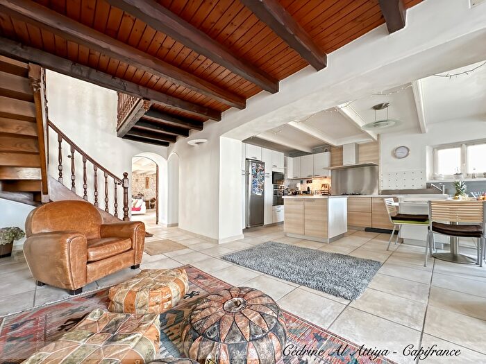 Maison 11 pièces à Saint-Xandre, à vendre