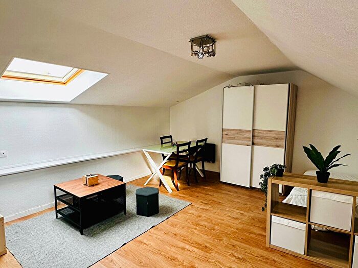 Appartement à louer - Bois dAmour-Porte de Paris-Courlancy, Reims - 1 pièce