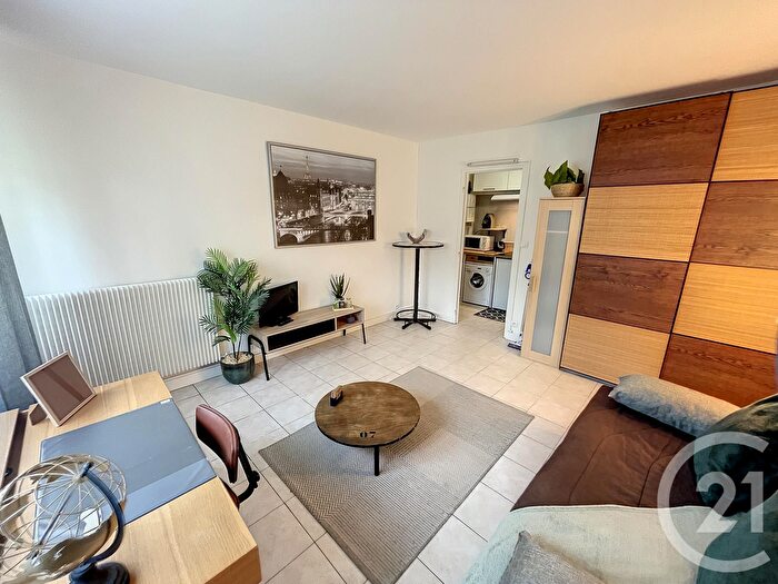 Appartement à louer - Évry, Village - 1 pièce