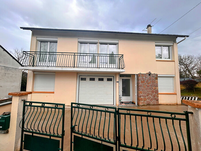 Maison à vendre - Ussel - 6 pièces - 4 chambres