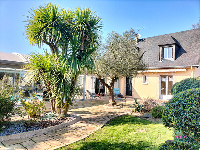 Maison à vendre - Montsûrs - 8 pièces - 4 chambres