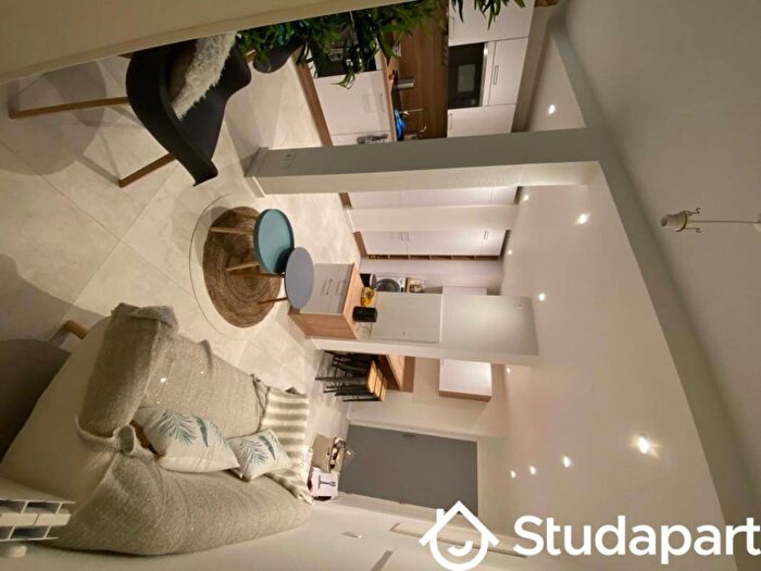 Appartement à louer - La Bastide, Bordeaux - 1 pièce - 3 chambres