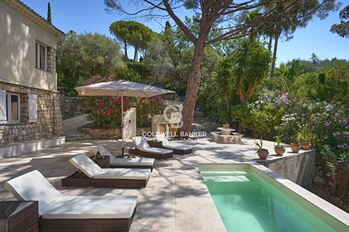 Maison à louer - Mougins - 7 pièces - 5 chambres