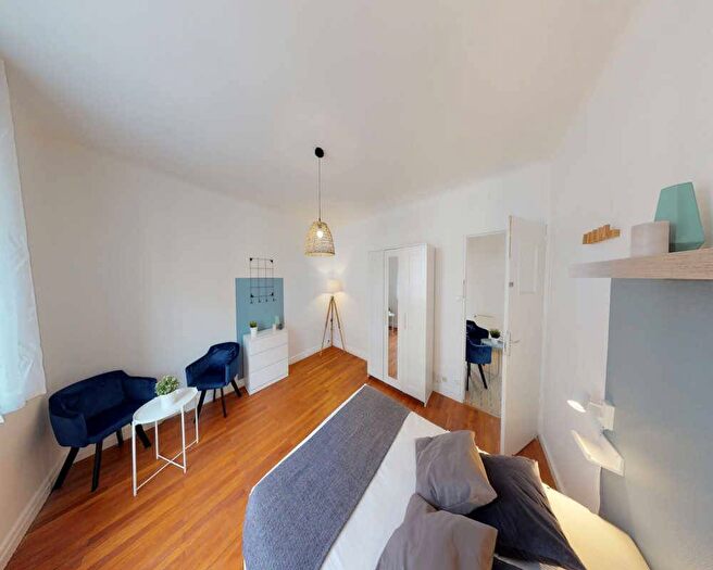 Appartement à louer - Saint Louis, Lyon ème arrondissement - 3 pièces - 6 chambres