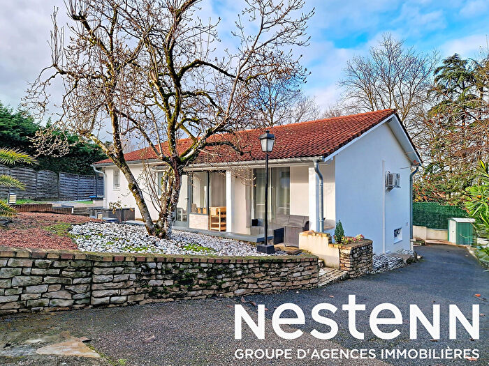 Maison à vendre - Saint-Bonnet-de-Mure - 5 pièces - 4 chambres