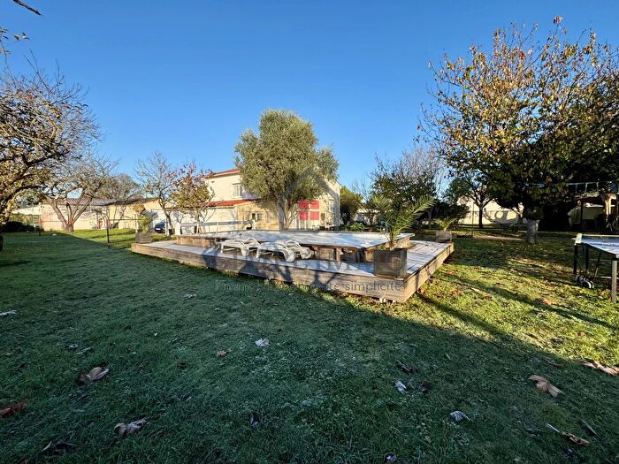 Maison à vendre - Échillais - 6 pièces - 5 chambres