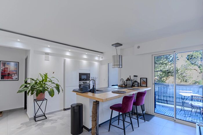 Appartement à louer - Le Cannet, Rocheville, Colombier, Campelières - 2 pièces - 1 chambre