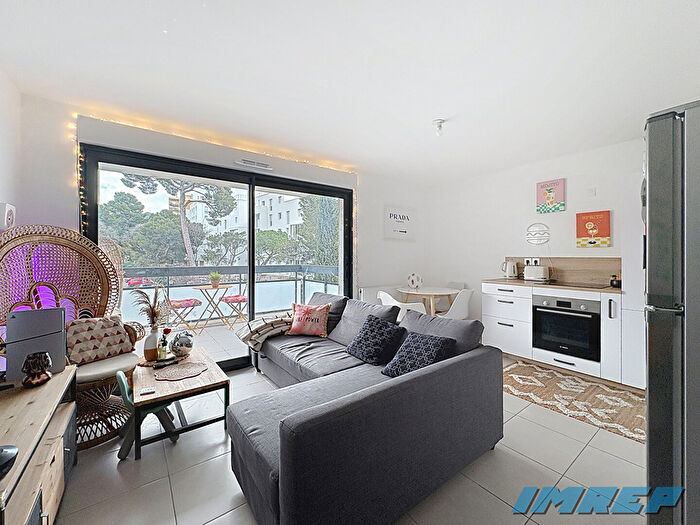 Appartement à vendre - Marseille e , Saint-Tronc - 2 pièces - 1 chambre