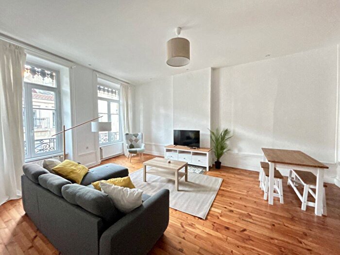 Appartement à louer - Hyper Centre-Vieille Ville, Saint-Étienne - 4 pièces - 2 chambres