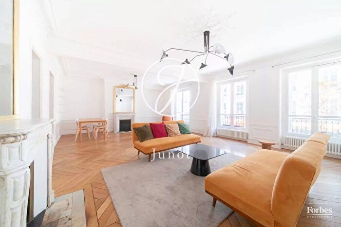 Porte Saint Denis-Paradis, Paris 10ème arrondissement : Appartement 2 pièces à louer